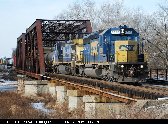 CSX Q300 rolls east at 9:15 with 2,400 feet of mixed freight